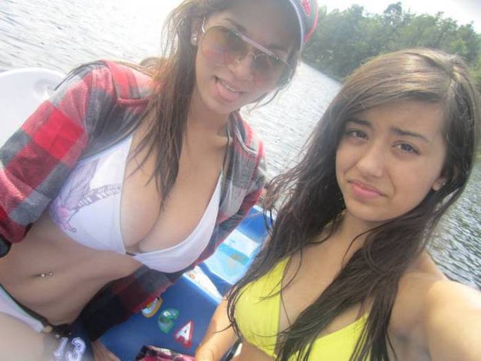 巨乳女と写真を撮る時の貧乳女の顔・・・ ポッカキット