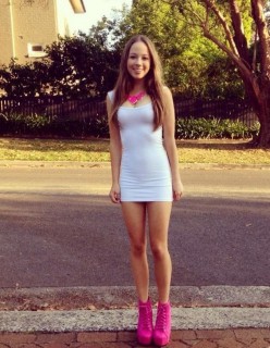 【画像】海外の美女たちってマジで人前でこんなエロい格好してんの？ ポッカキット 6055