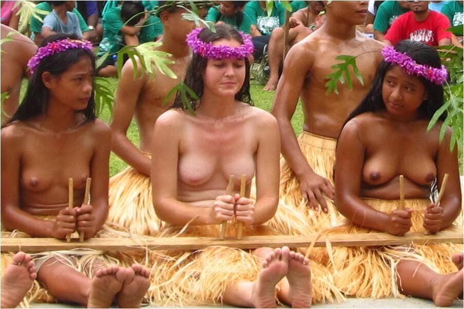 【画像】白人美女アナ「部族に密着・・え!?私も全裸になるんですか?」⇒ 結果 ポッカキット