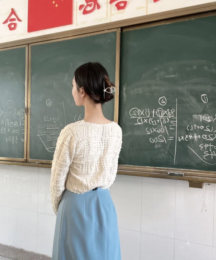 【twitter】この小学校の先生(27歳美女)の裏垢がヌケまくると話題沸騰 ポッカキット