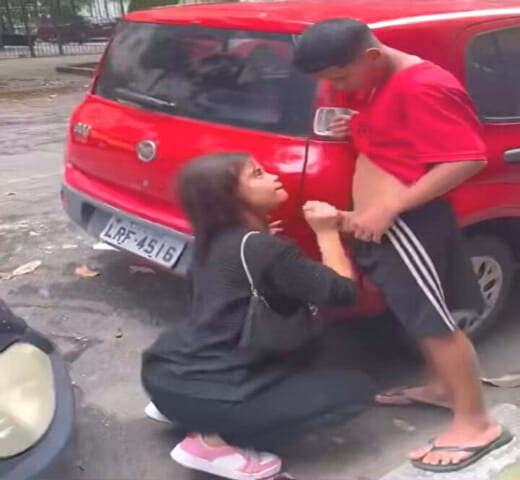 【動画】街中でお姉さんにフ ラチオしてもらった少年、ヤバいぐらい勃起してしまうww ポッカキット